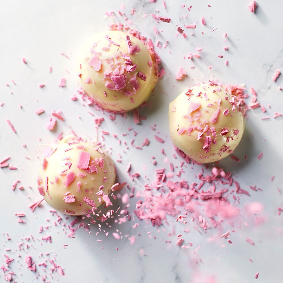 Classic Collection White Chocolate Strawberries Cream